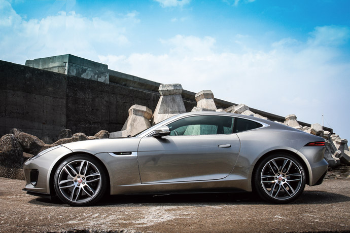 【焦點路試】刺激感官 唯一解藥 Jaguar F-Type P380 AWD R-DYNAMIC - Yahoo奇摩汽車機車