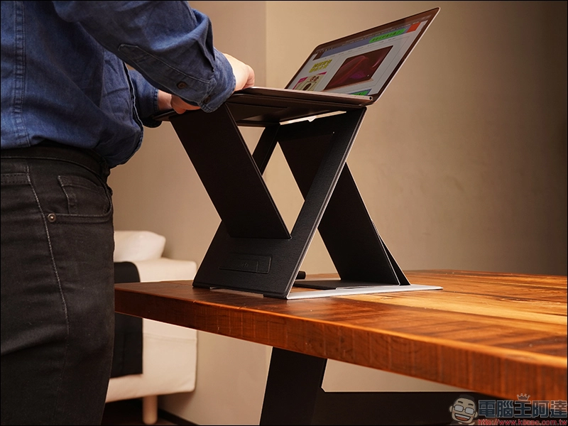 MOFT Z超輕薄隱形升降筆電支架 開箱動手玩：支援多角度調整、站立模式，隨處都是個人行動辦公室！ - Yahoo奇摩汽車機車