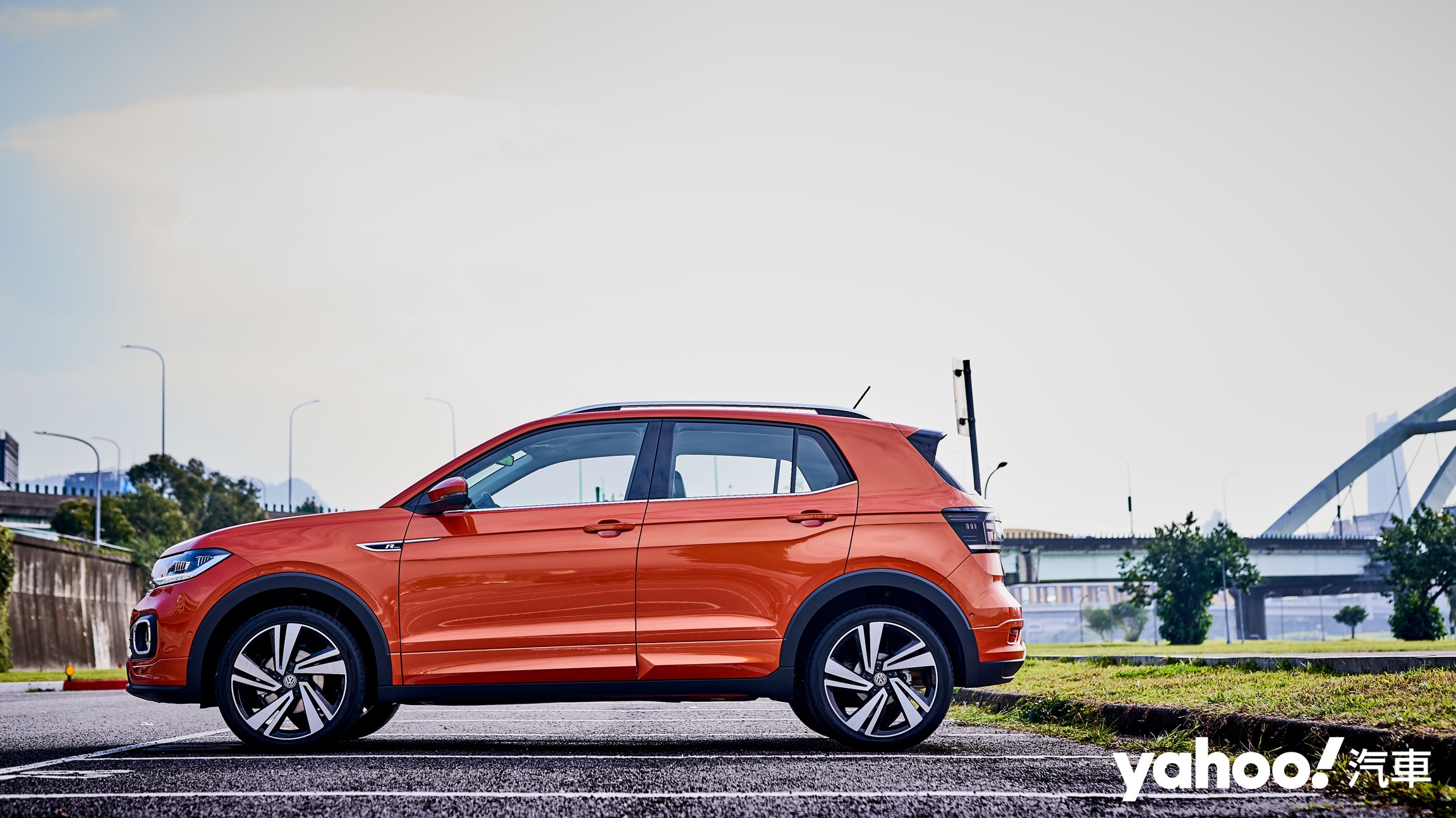 長大後、更迷人！Volkswagen T-Cross R-Line台北城郊試駕！ - Yahoo奇摩汽車機車