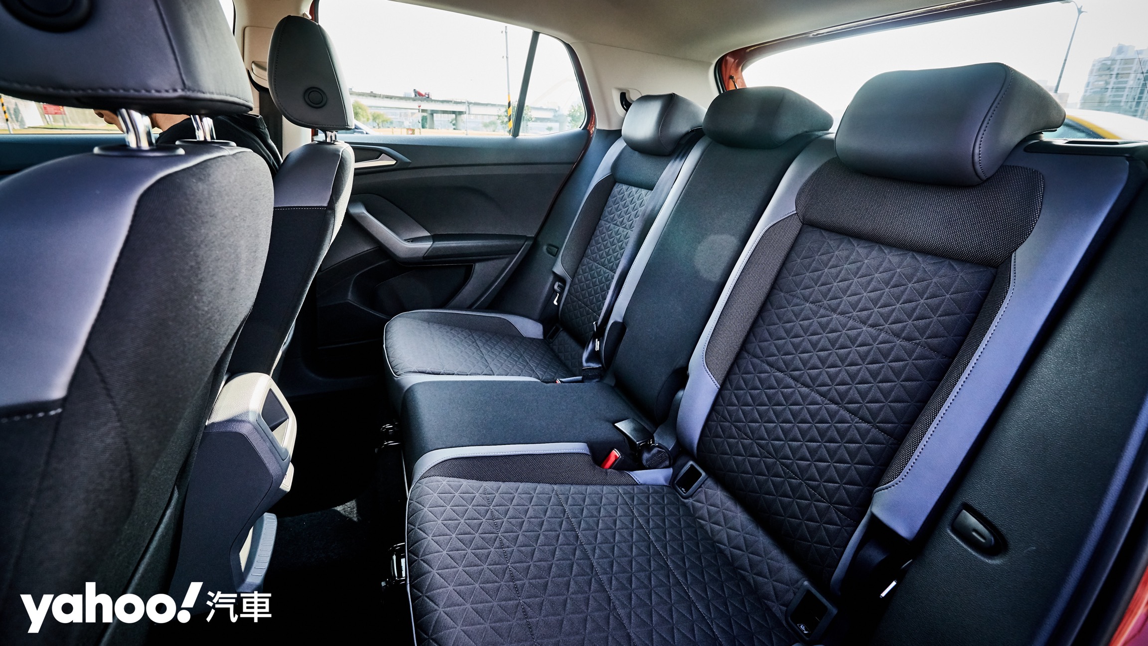 長大後、更迷人！Volkswagen T-Cross R-Line台北城郊試駕！ - Yahoo奇摩汽車機車