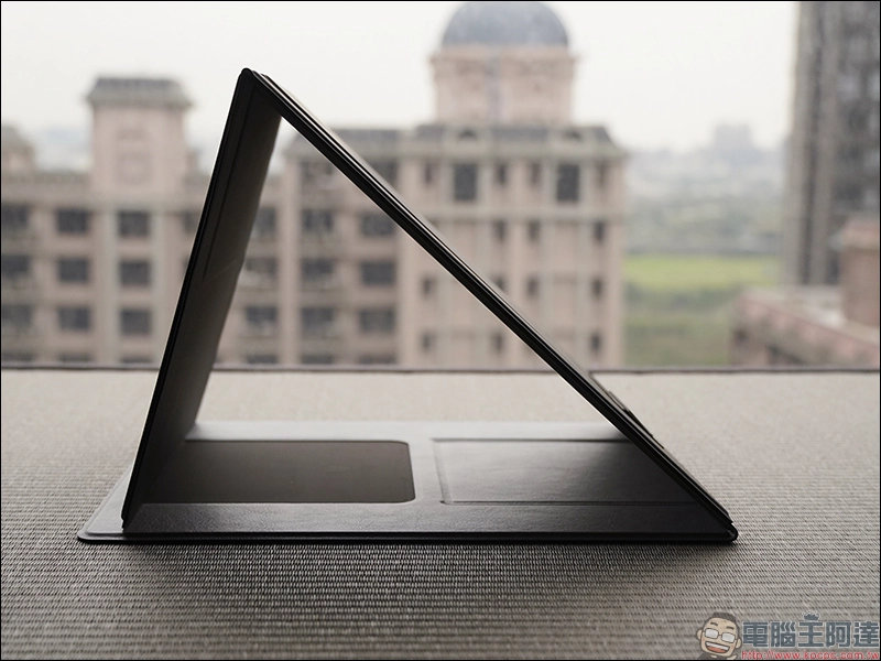 MOFT Z超輕薄隱形升降筆電支架 開箱動手玩：支援多角度調整、站立模式，隨處都是個人行動辦公室！ - Yahoo奇摩汽車機車