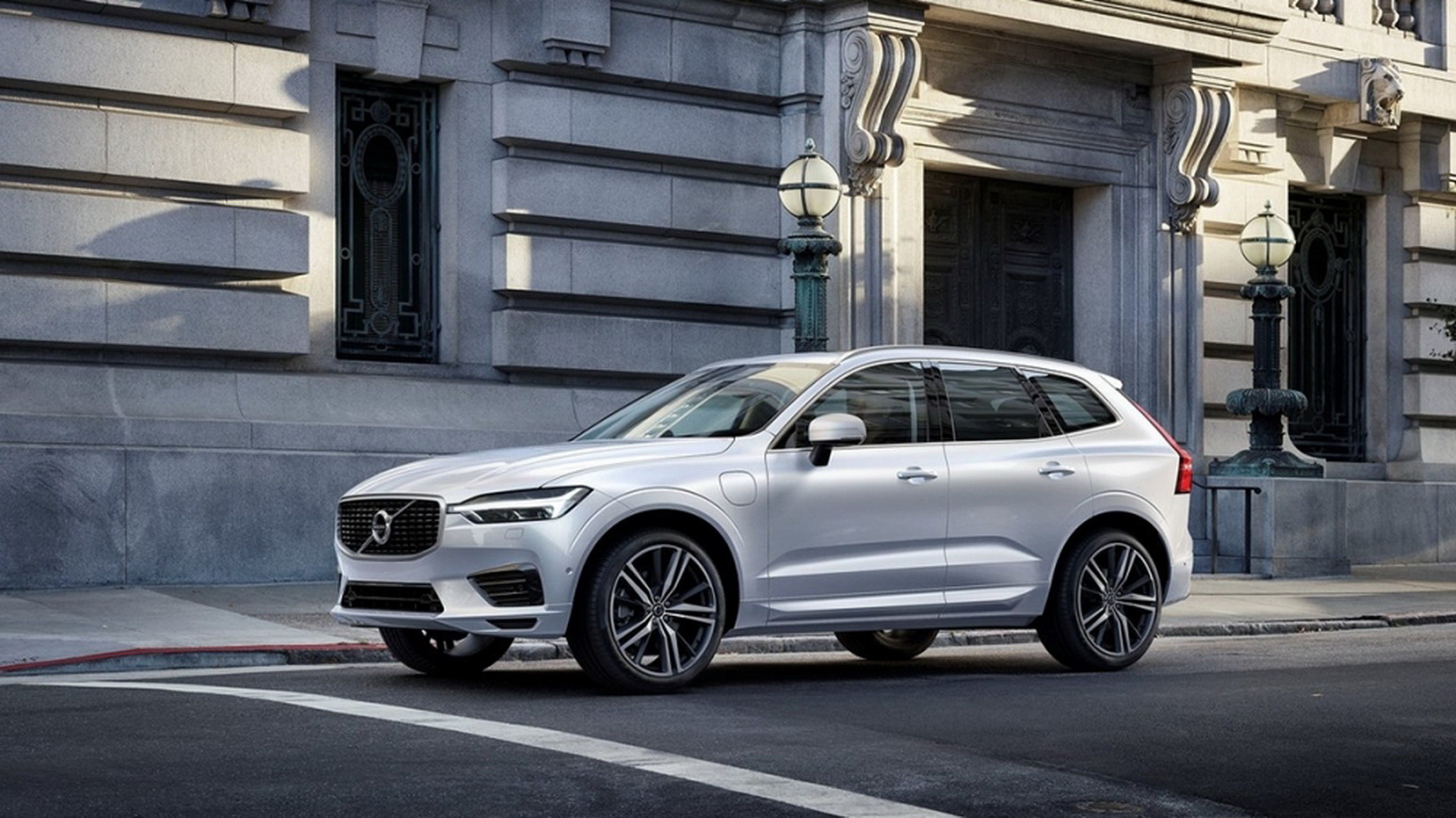 Volvo XC60 D4 Momentum與M-Benz GLB 200d之運動休旅華麗對決 - Yahoo奇摩汽車機車