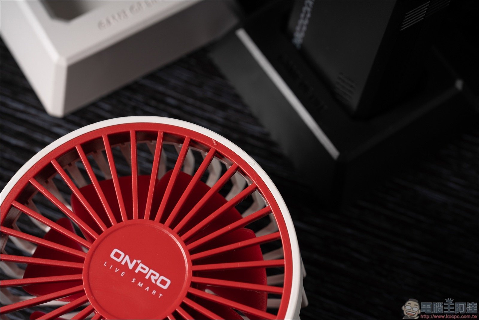 ONPRO UF-iFUN 電競風潮流手風扇開箱、評測，親手玩，燃燒復古電玩魂！ - Yahoo奇摩汽車機車