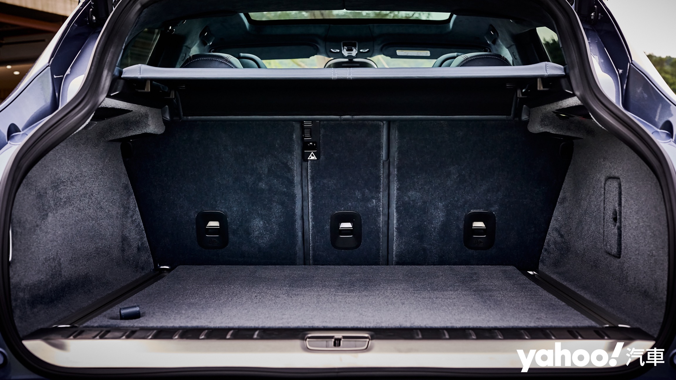 以英倫優雅超越品牌格局！2021超跑級休旅Aston Martin DBX正式抵台！ - Yahoo汽車機車