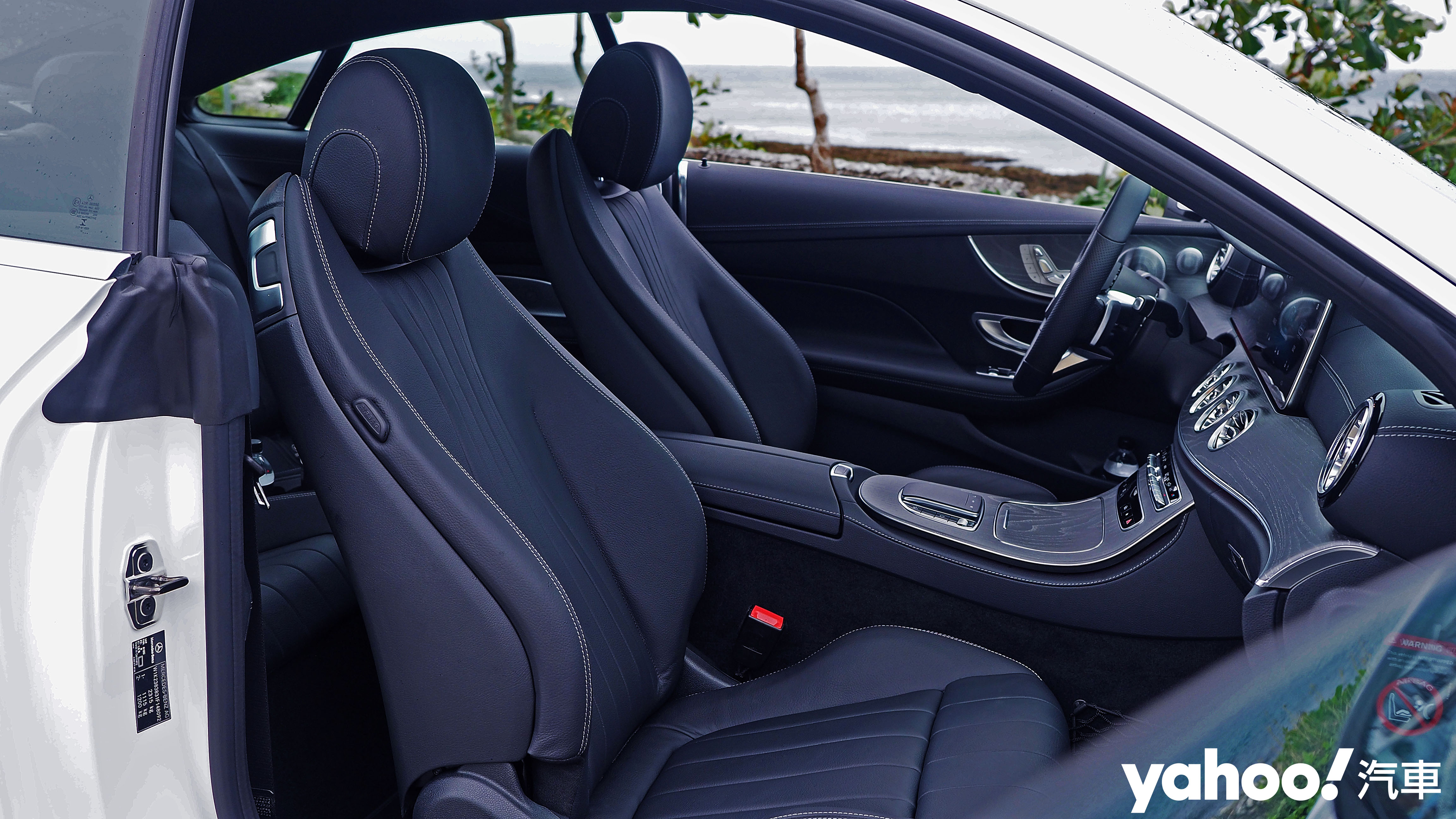 跑格與舒適間的浪漫權衡！2021 Mercedes-Benz E-Class E300 Coupé南灣試駕 - Yahoo奇摩汽車機車